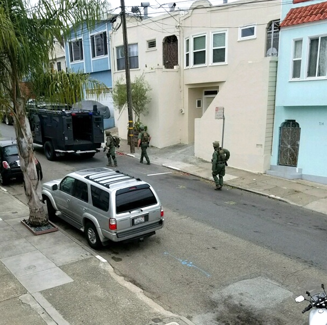 BREAKING: Heavily Armed Police Raid Home on Anderson Street | Bernalwood